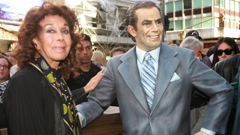 El homenaje a Calabró en la calle Corrientes - Revista Show Up